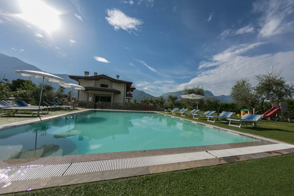 ARCO BED AND CAMPING con agricampeggio - Arco - 2 fiori Agriturismi
